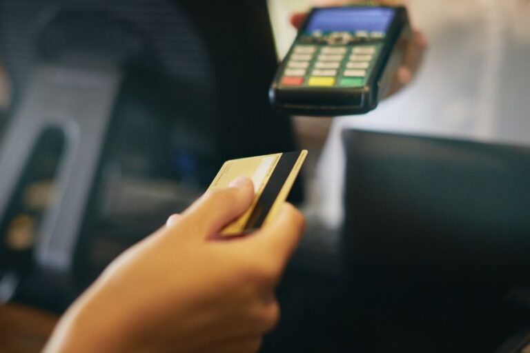 Shopify POS Card Reader: Features, Pricing, and Compatibility